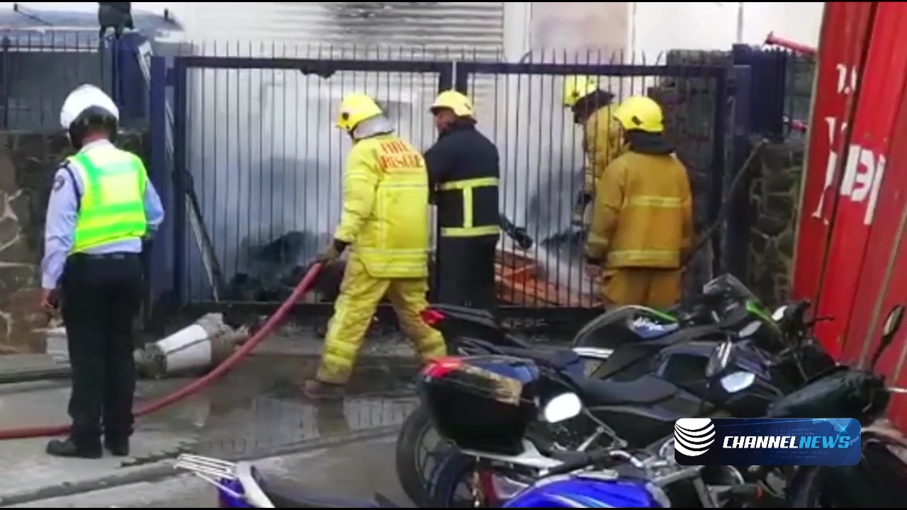 (VIDÉO) Port-Louis : Incendie dans la cour de Rogers - ChannelNews