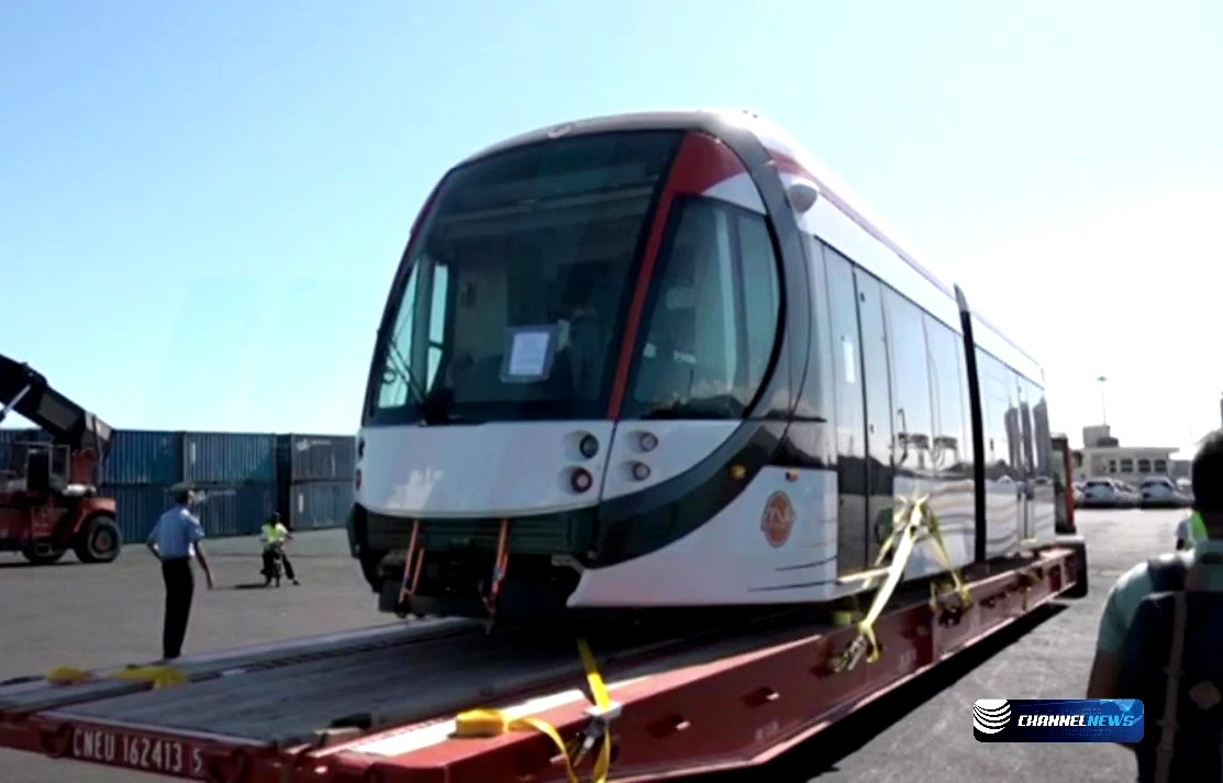 (VIDÉO) Metro Express : La deuxième Light Rail Vehicule débarque à ...